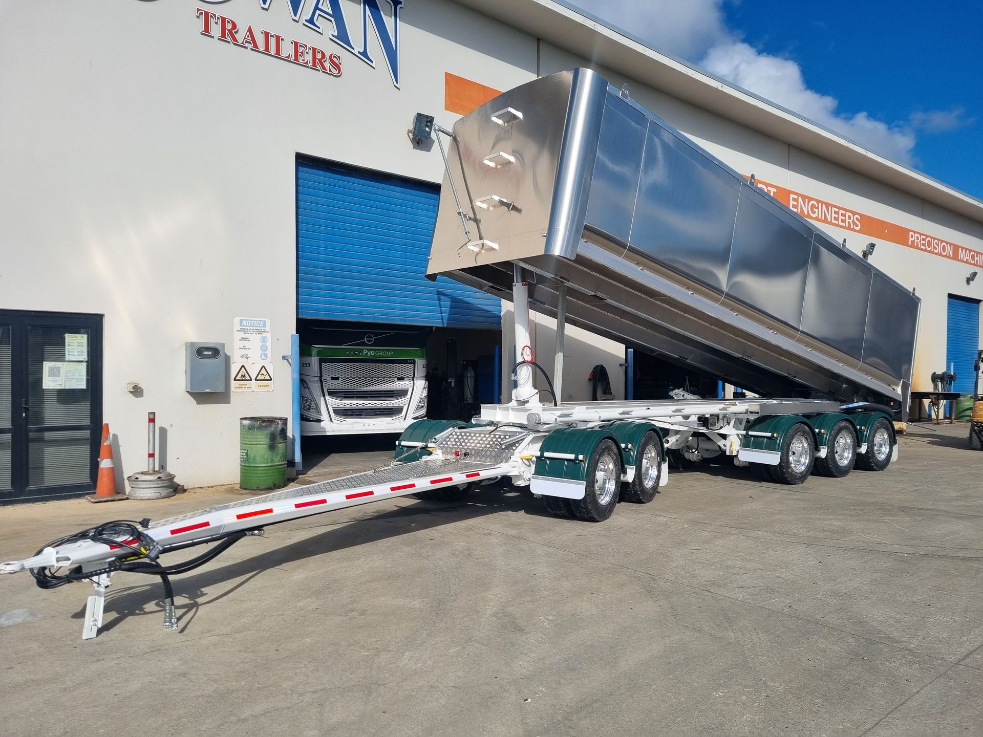 Truck & Trailer Auto Greasers | LSL Lubrication Solutions